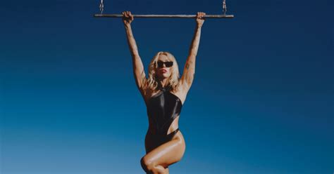 Miley Cyrus Goes On An Endless Summer Vacation Review