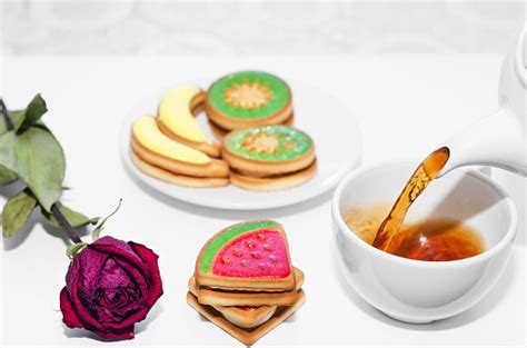 차는 주전자 과일 쿠키 말린 장미를 흰색 배경에 붓습니다 0명에 대한 스톡 사진 및 기타 이미지 0명 갈색 건강한 식생활 Istock