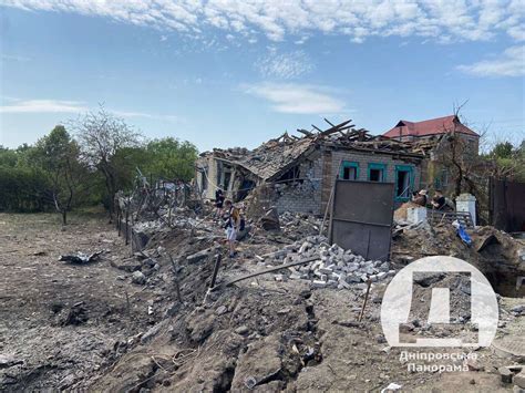 Ракетна атака на Дніпро що відбувається на місці ворожого прильоту Фото Відео Читайте на