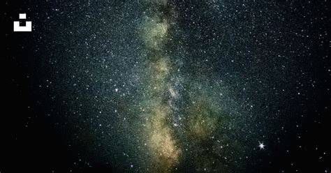 별과 유백색이 있는 밤하늘 사진 Unsplash의 무료 우주 이미지