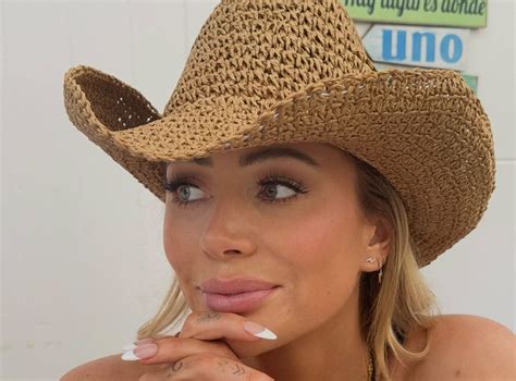 Olivia Attwood Dack Hilariously Compares Her Two Sides In Viral Clip Celebrity Insider