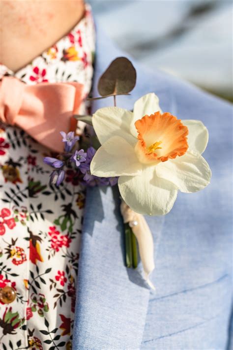 Dreamy Daffodil Pnw Beach Elopement Daffodil Boutonniere