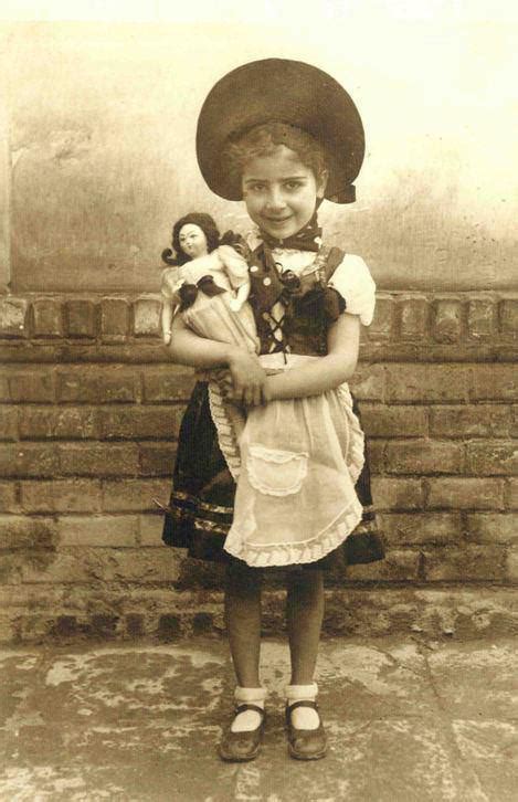 دختربچه و عروسک عکس ویسگون