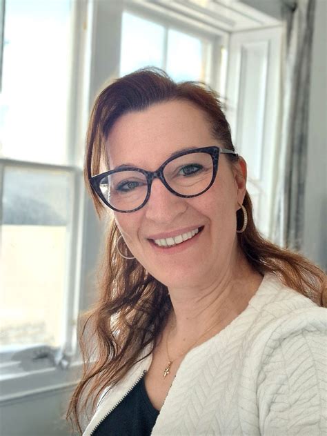 ema pruteanu on linkedin building a strong personal brand as a woman