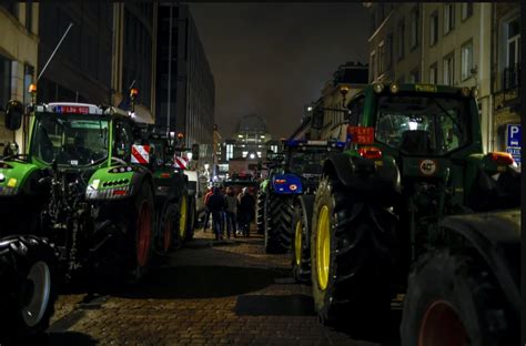 Nông Dân Biểu Tình đưa 1000 Máy Kéo Tới Hội Nghị Thượng đỉnh Eu ở Brussels