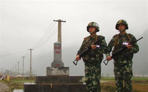 出乎意料！解放军站岗战士枪没子弹？其中有大门道 手机新浪网