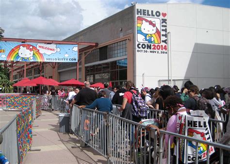 Hello Kitty Con 2014 T Ching