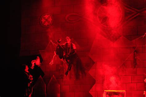 ფიფქია და შვიდი ჯუჯა 2013 წ