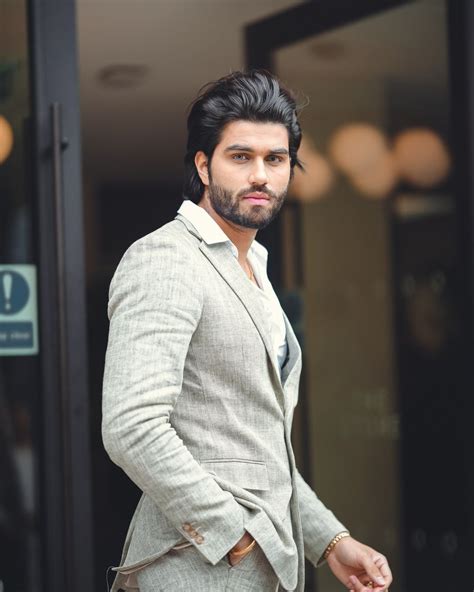 Abito Sabbia Chiaro Con Camicia Bianca Hockerty