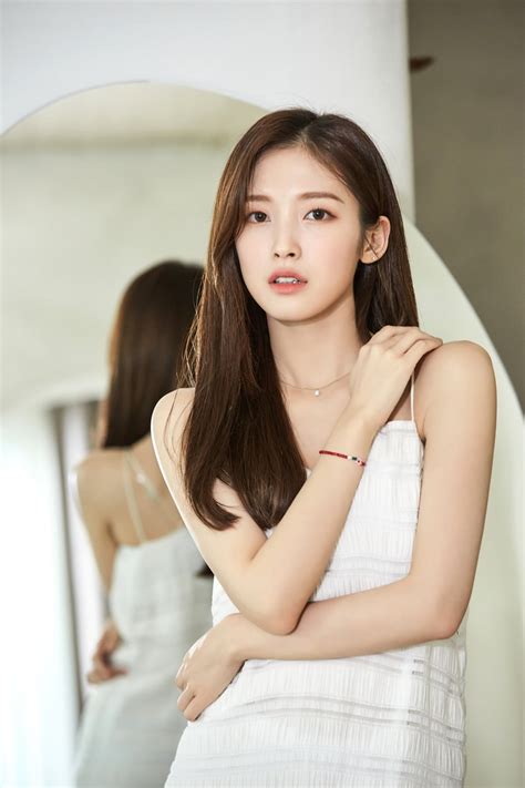 오마이걸 아린 노숙위기청년에 만원 쾌척누적 기부금 억 한국경제