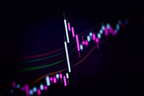 네온 라이트 컬러 배경에 주식 시장에서 업 트렌드 라인 촛대 차트와 추상 금융 그래프 가격에 대한 스톡 사진 및 기타 이미지 가격 경제 그래프 Istock