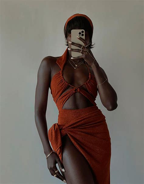 A tendência naked que vai aparecer em todos os looks de final de ano STEAL THE LOOK