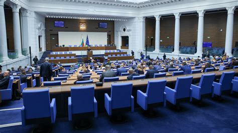 Промените в Конституцията на трето четене в парламента Nova