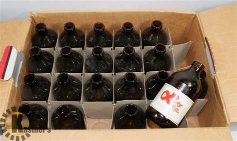 Vintage Lucky Lager Stubby Case