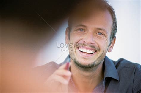 비즈니스 사람들이 이야기 사진 무료 다운로드 Lovepik