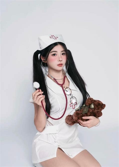 999 Ảnh Cosplay Y Tá Khiến Bạn đứng Hình” Vì Quá Quyến Rũ