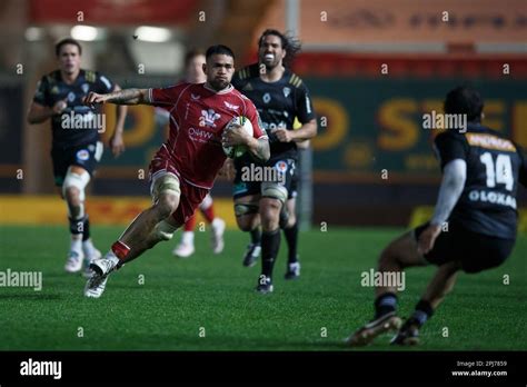Llanelli Royaume Uni 31 Mars 2023 Vaea Fifita De Scarlets Fait Une