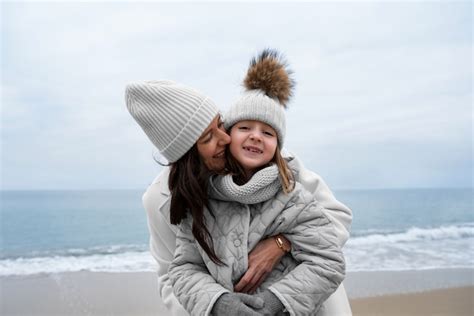 Free Photo Medium Shot Mother And Kid At Beach