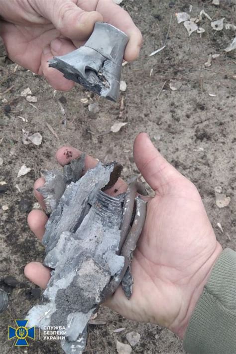 Станиця Луганська На Донбасі бойовики обстріляли дитячий садок є поранені Що відомо Bbc