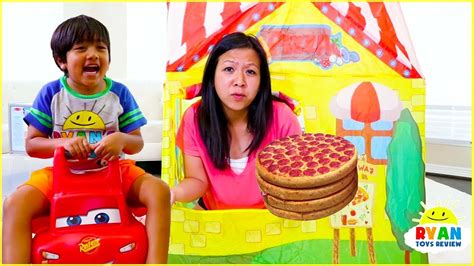 Ryan Pretend Play Pizza Delivery Cooking Playhouse Youtube