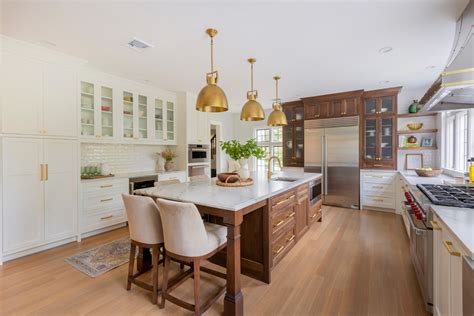 Chic Sub Zero Kitchen And Bar