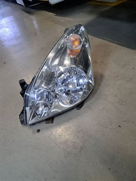 Фарове за тойота корола версо 2006г Фарове Стопове Мигачи Резервни части консумативи