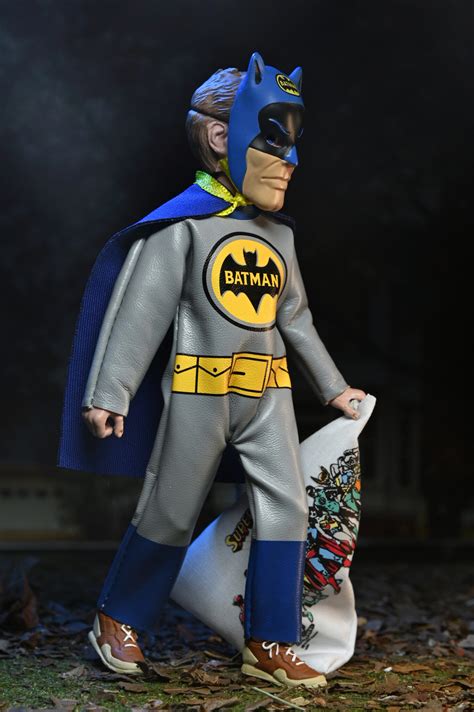 Dig This Exclusive Up Close Look At Necas Ben Cooper Batman Action