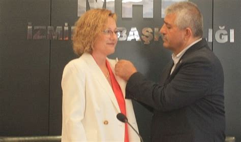 İyİ Partili Arzu Yıldırım Devlet Bahçeliden özür Dileyip Mhpye Katıldı Siyaset Aykiri