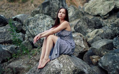 1920x1200 Girl Barefoot Sitting On Rocks 1080p Resolution Hd 4k