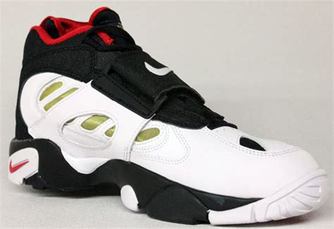 Nike Air Diamond Turf Ii Black White Metallic Gold Available
