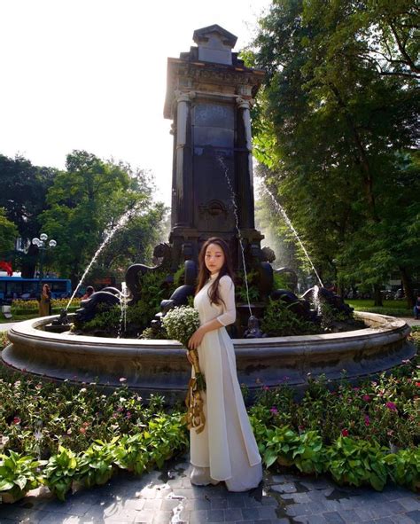 Diệu Anh H Nguyễn on Instagram First time doing it kinda shy Lần đầu mặc áo dài cổ