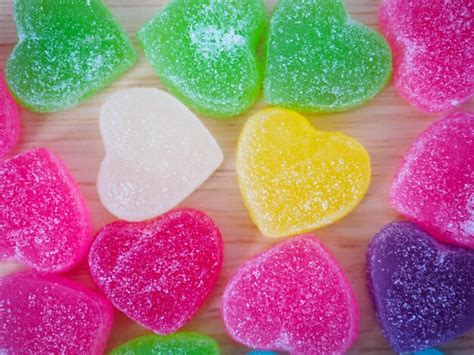 Corazones De Colores Dulces En Madera Para El Fondo De San Valentín