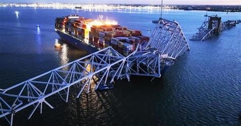 බැල්ටිමෝර් පාලමේ ගැටුණු ඩාලි නැවෙන් ලංකාවට ගේන්න ගිහින් තියෙන්නේ අනතුරුදායක කුණු ගොඩක් ~ Gossip