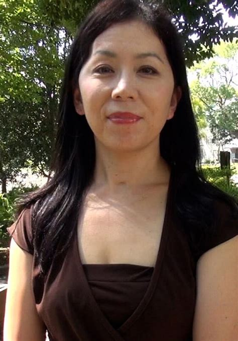 ごく普通の可愛らしい還暦熟女さんが旦那の浮気をきっかけにavに出演！積もりに積もった欲求不満を炸裂させやる気満々で快感に酔いしれ淫乱熟女に豹変