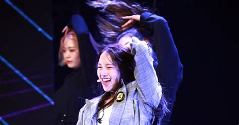 크리샤츄 휘몰아치는 눈웃음 쇼케이스