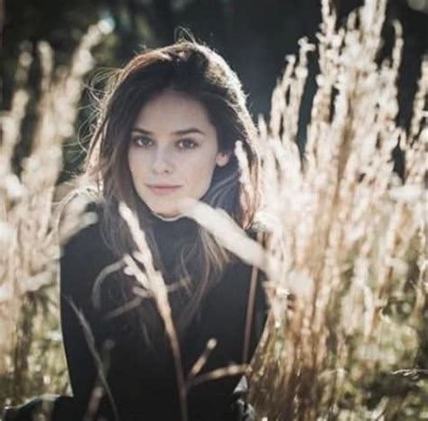 Pesona Katy Louise Saunders Bule Cantik Diduga Pacar Baru Song Joong Ki