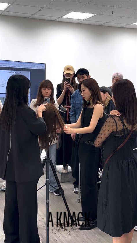 어낵툴 김민영 레이어드펌 하이레이어드컷 염색 📌시그니처 레이어드펌 허그펌 미디움 ~롱 레이어드 디자인 층층이 쌓이는 볼륨과 레이어로 산뜻하고 가볍게 연출해보세요