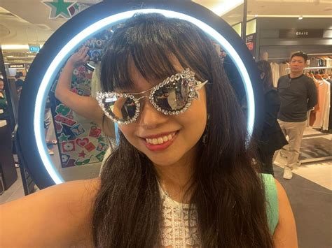 Celebrate Mothers Love With Sunglass Hut The Ladies Cue