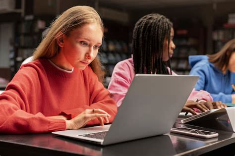 Bca और Btech में से कौन सा कोर्स है बेहतर यहां जानें अंतर नौकरी और सैलरी से जुड़ी जानकारी