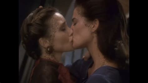 One Of The First Ever Sapphic Kisses In Tv History Was In An Episode Of