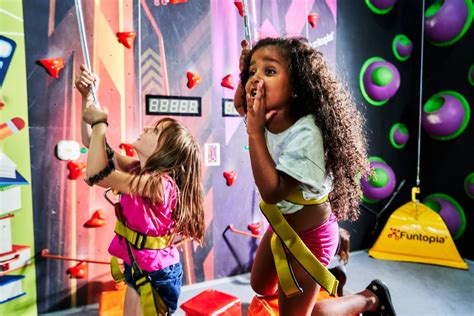 Парти център Фънтопия София детски клуб занималня