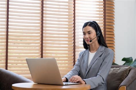 Premium Photo Female Call Center Operator Or Customer Service Helpdesk Staff Blithe