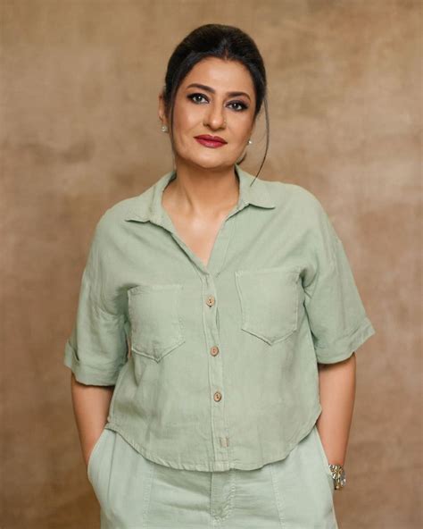 saba hamid on her father s role in making her strong reviewit pk