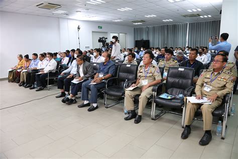 រូបភាពសកម្មភាព ឯកឧត្តម ប្រាជ្ញ ចន្ទ ប្រធាន គ ជ ប ដឹកនាំកិច្ចប្រជុំផ្សព្វផ្សាយជាមួយភាគីពាក់ព័ន្ធ