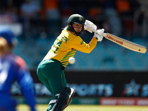 Dane Van Niekerks Slow 2km Time Costs Her Womens T20 World Cup Place