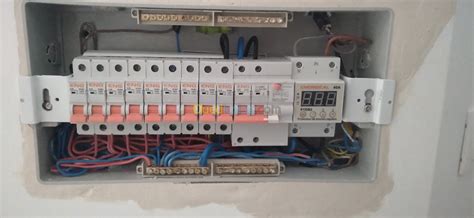 3 Raisons Pour Lesquelles Vous Devriez Appeler Un électricien