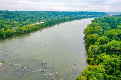 Free Photo Aerial Shot Of A Beautiful James River In Virginia Usa