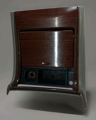 2003 Cadillac Escalade Lower Dash Bezel Wood Grain W Cup Holders