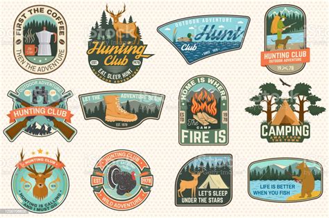 야외 모험 따옴표와 사냥 클럽 패치의 집합입니다 벡터 셔츠 로고 프린트 패치에 대 한 개념 하이킹 부츠 산 낚시 곰 사슴 텐트