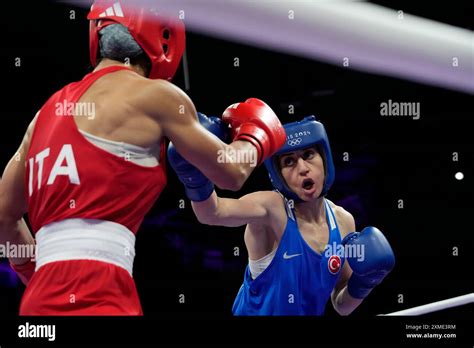 Italys Alessia Mesiano Left Fights Turkeys Gizem Ozer In Their